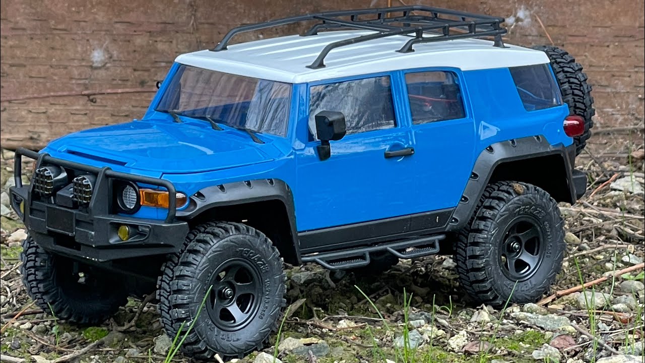 Triton/FMS 1:18 RC FJ CRUISER slow motion. - YouTube