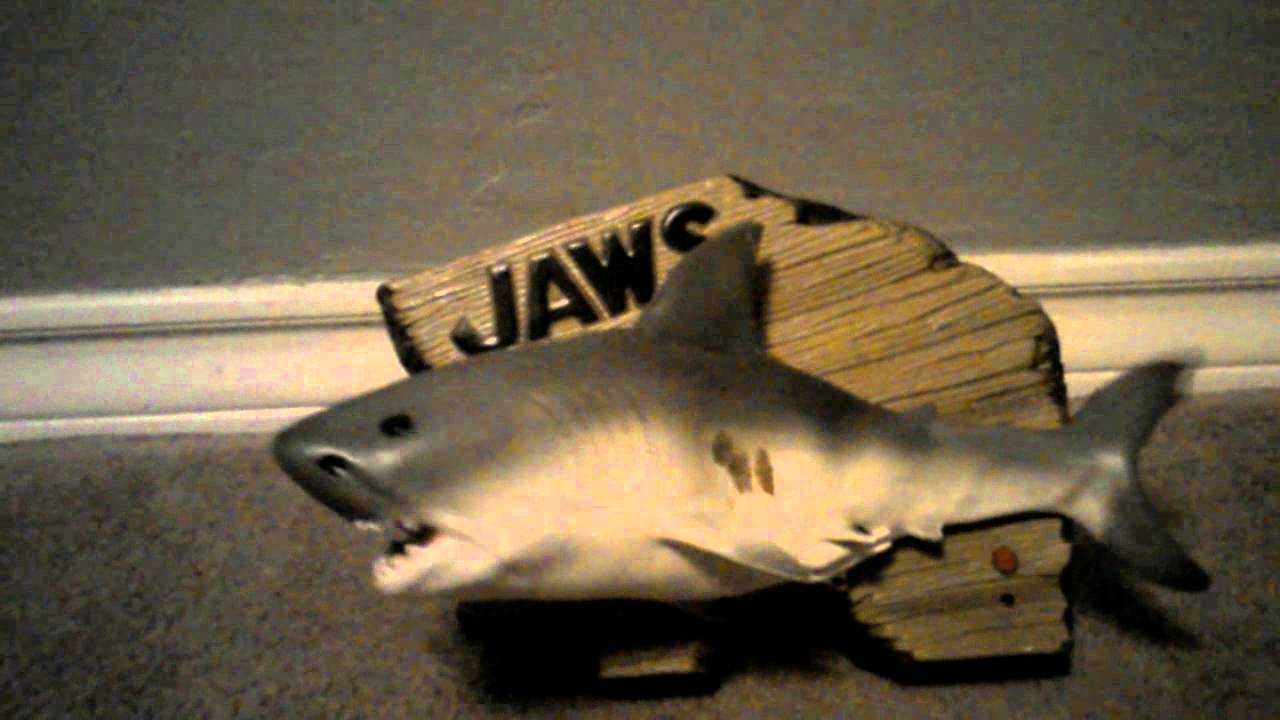 Gemmy JAWS the singing shark - YouTube