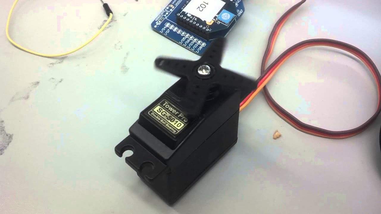 Servo Rotating Between 2 Angles - YouTube