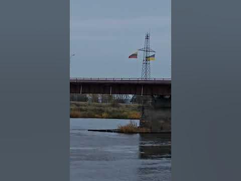 Литовцы повесили флаг 🇺🇦 - YouTube
