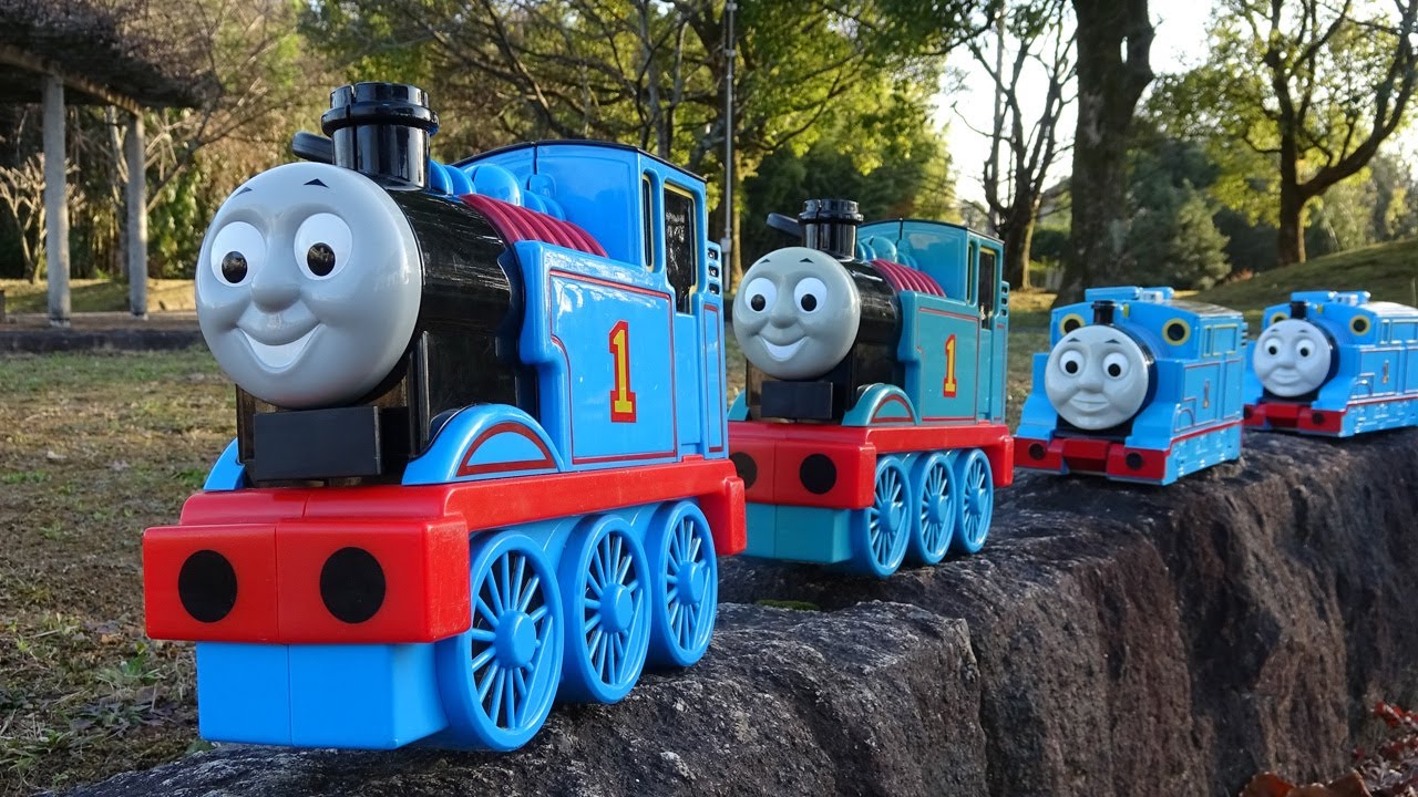 Big Thomas carry case ☆ Hide and seek in the park with 40 Thomas ...
