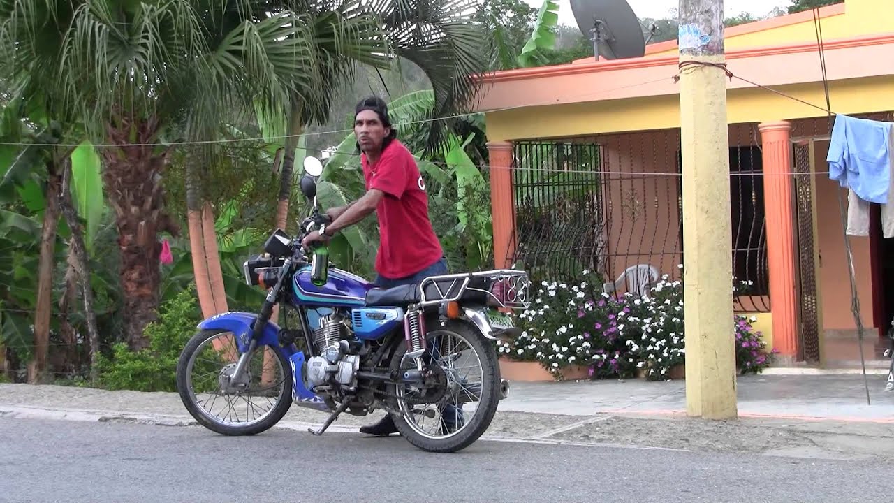 Borracho Dominicano intenta conducir motor - YouTube