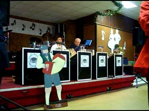 .Andrew Grawien featuring Farmer Rich playing the Dog House Polka - YouTube