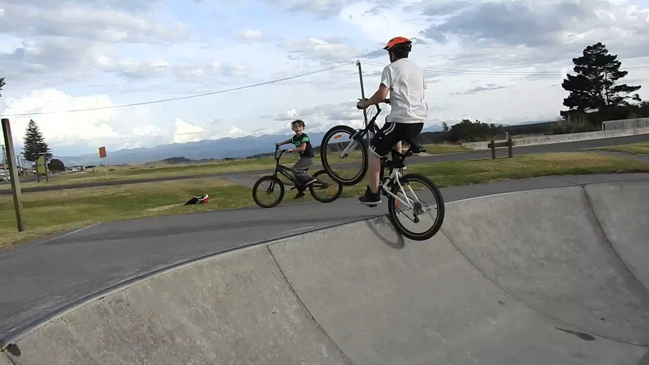 Adult tries quarter pipe jump and fails - YouTube