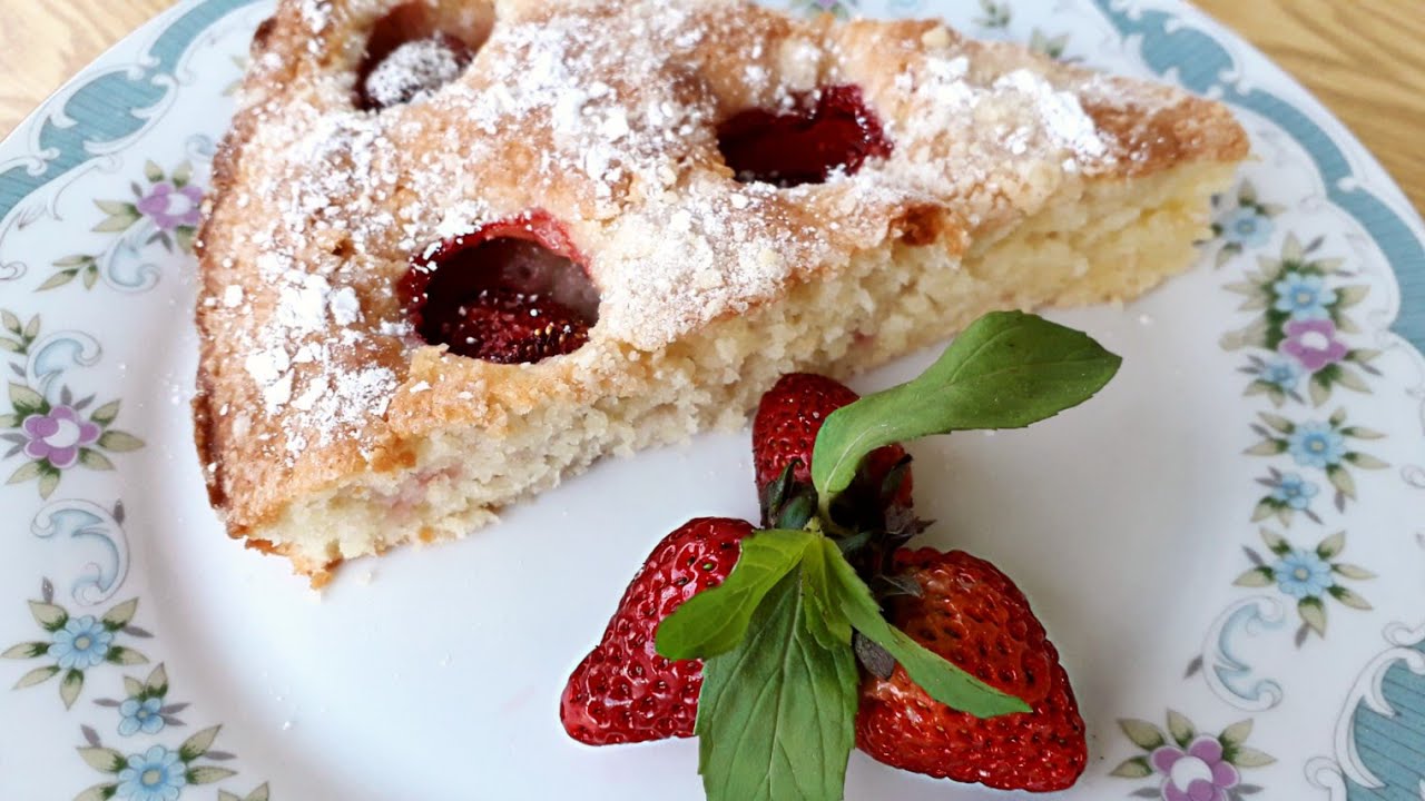 Çiyələkli piroq (umaclı) | Ягодный пирог (рассыпной) - YouTube