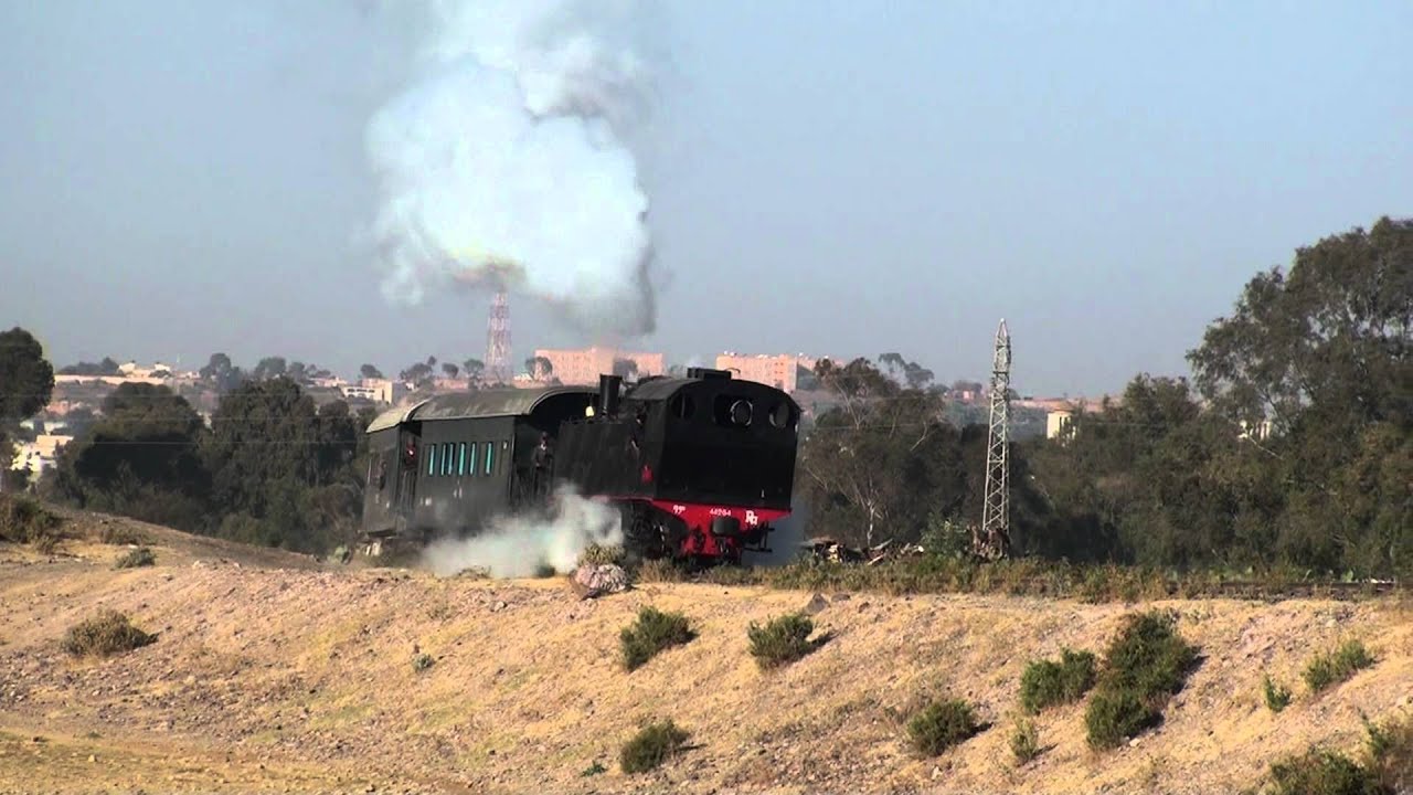 Eritrea - Mallet tank engine leaving Asmara - YouTube
