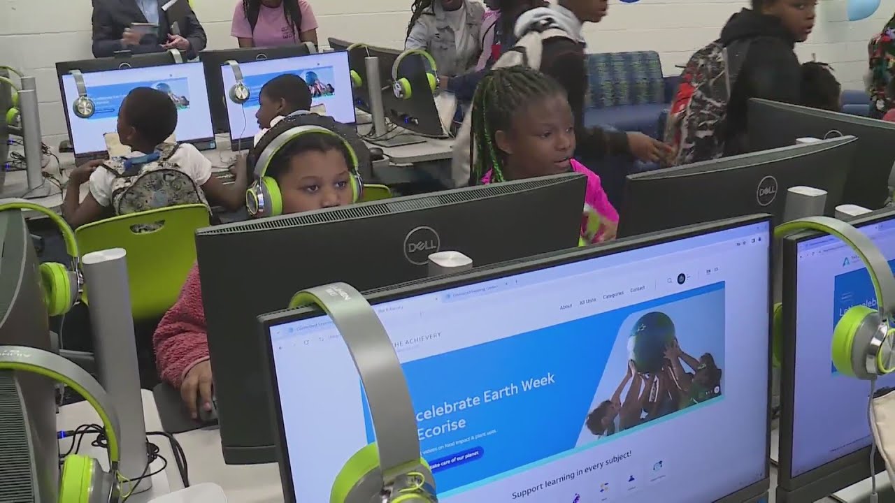 AT&T Connected Learning Center aims to bridge digital divide - YouTube