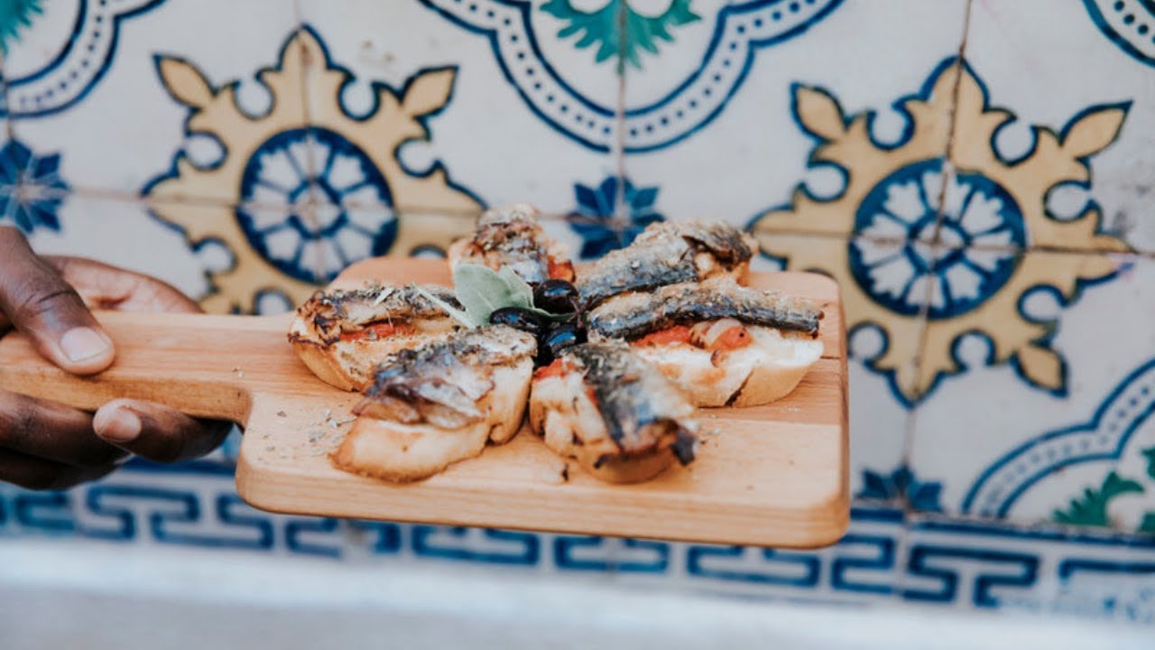 Travel to Europe with Contiki | Portugal: Lisbon Food Tour - YouTube