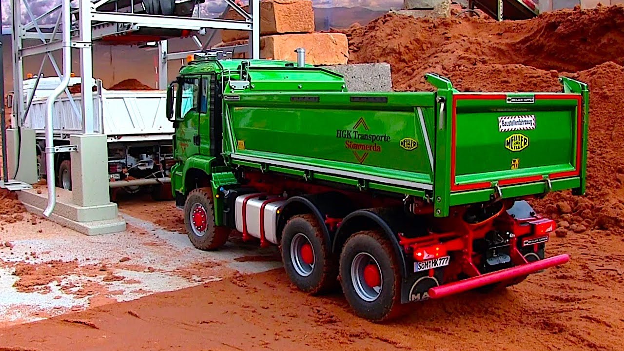 FANTASTIC RC TRUCK ACTION with a REAL working RC SILO in Scale 1/14.5 ...