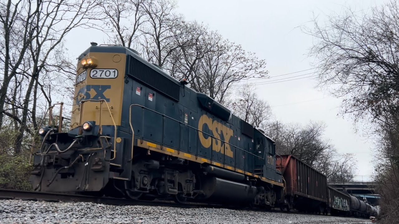 CSX GP38-2 2701 Leads Local L665-09 on 12/9/22 - YouTube