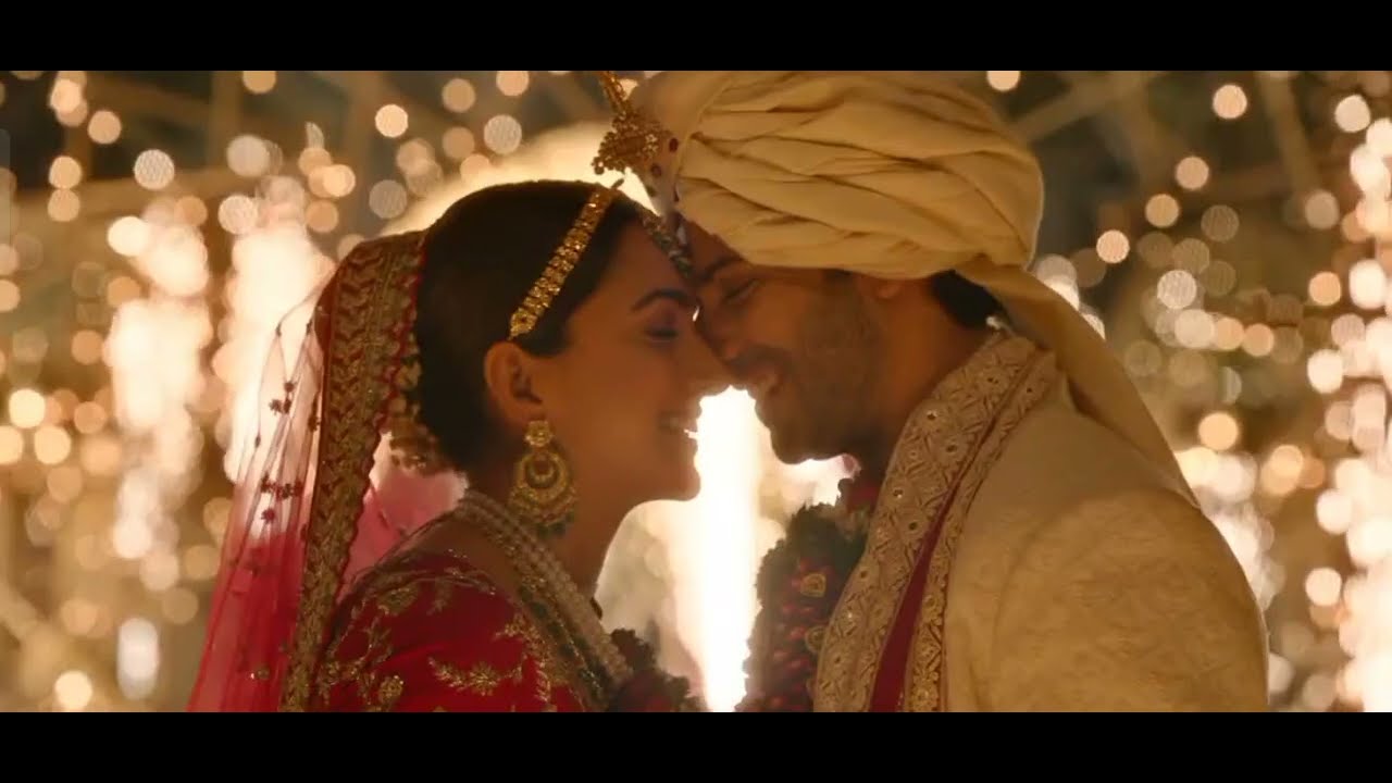 kiara advani varun dhawan kiss scene - YouTube