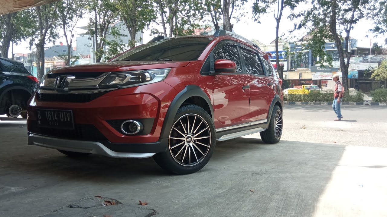 HONDA BRV GANTI VELG RACING JARI JARI RING 17 + BAN 215 50 R17 - YouTube