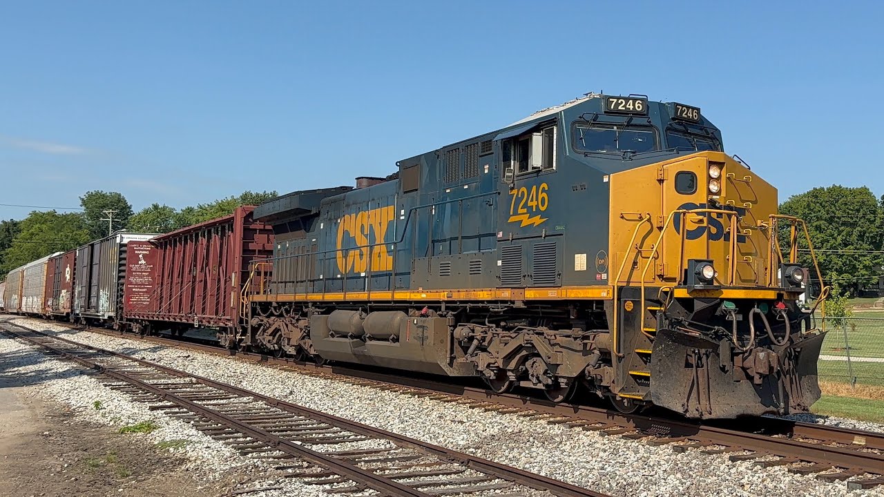 CSX 7246 leads M574 with a friendly engineer at Horse Cave - YouTube