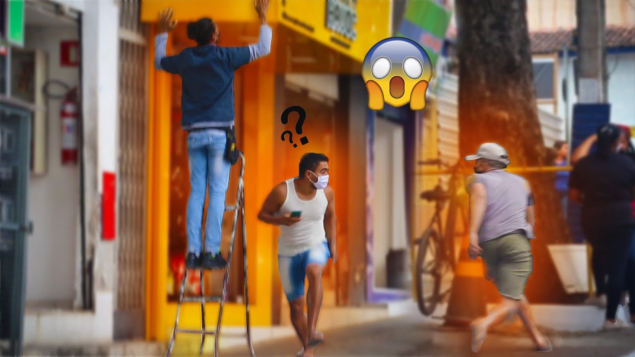 PEGADINHA - CAINDO NADA DO CÉU 2 - Invisible Object Falling from ...