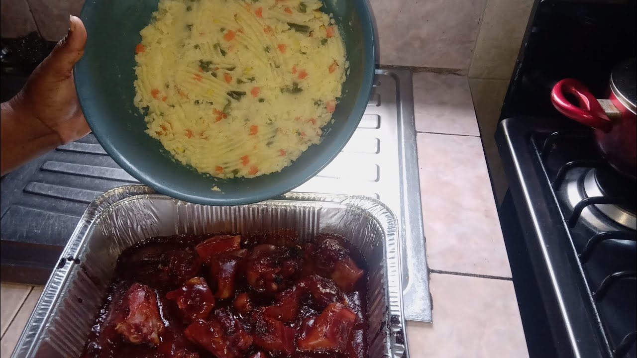 Barbecue pigtail and crush Irish for Sunday dinner - YouTube