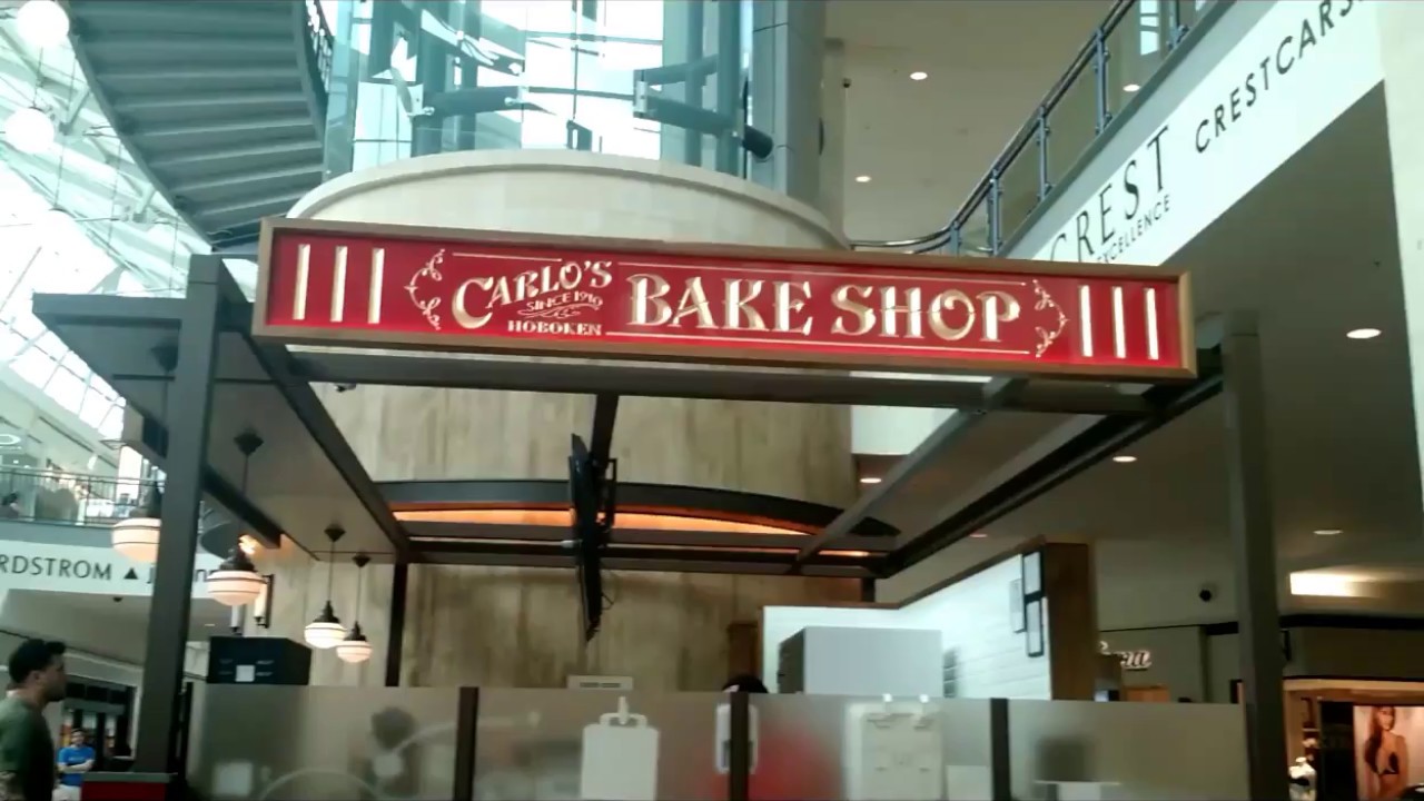 Cannoli at Carlo's Bakery Frisco - YouTube