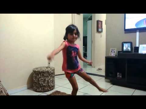 Yasmin Dançando BANG