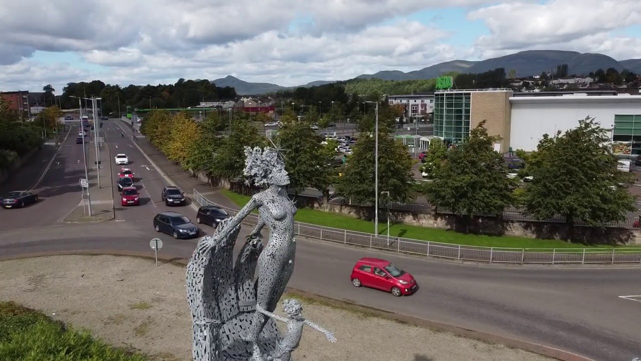 Strange statues emerge across UK (R$E) - YouTube