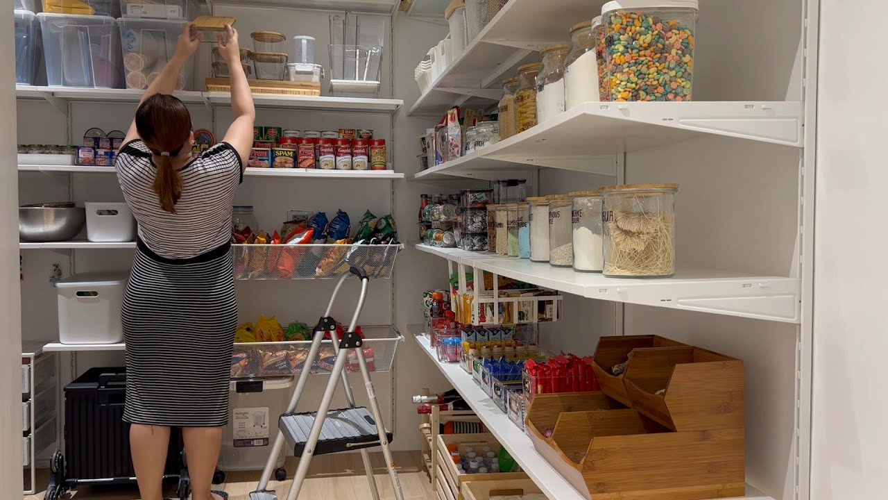 5 Simple Ways to Organize your Pantry | Ikea Boaxel for Pantry ...