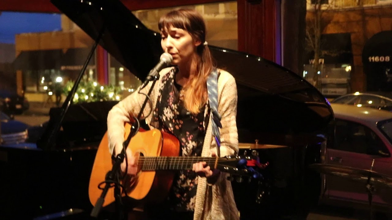 Meganne Stepka Performing at the 10x3 Open Mic. - YouTube