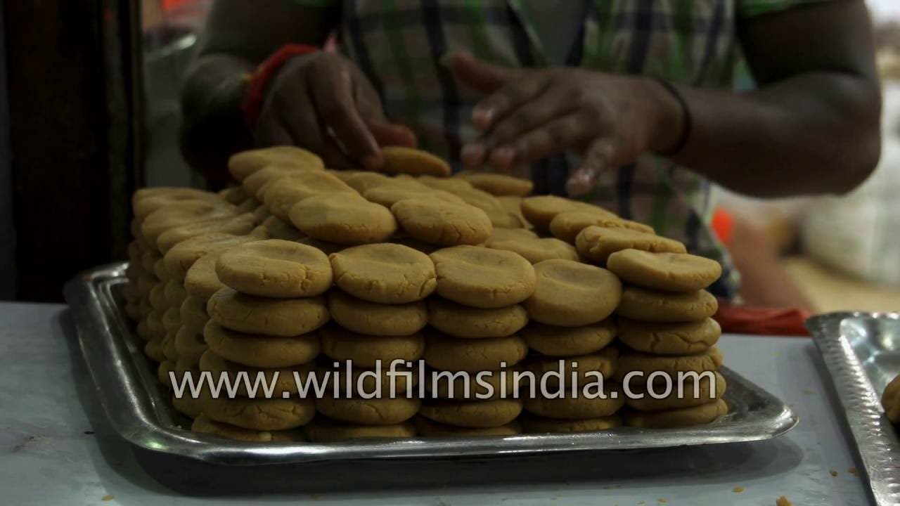 Peda shop in Jharkhand : Indian sweets being made - YouTube