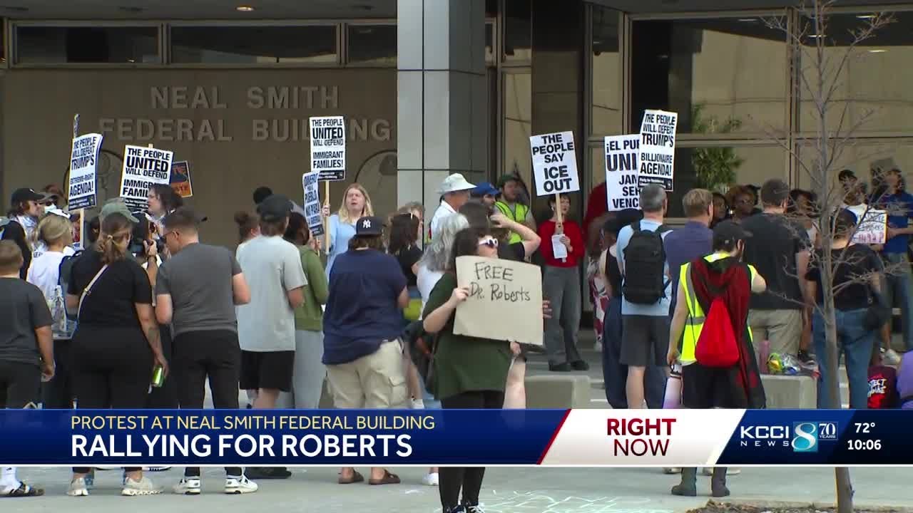Rallying for Roberts: Group protests outside Neal Smith Federal ...