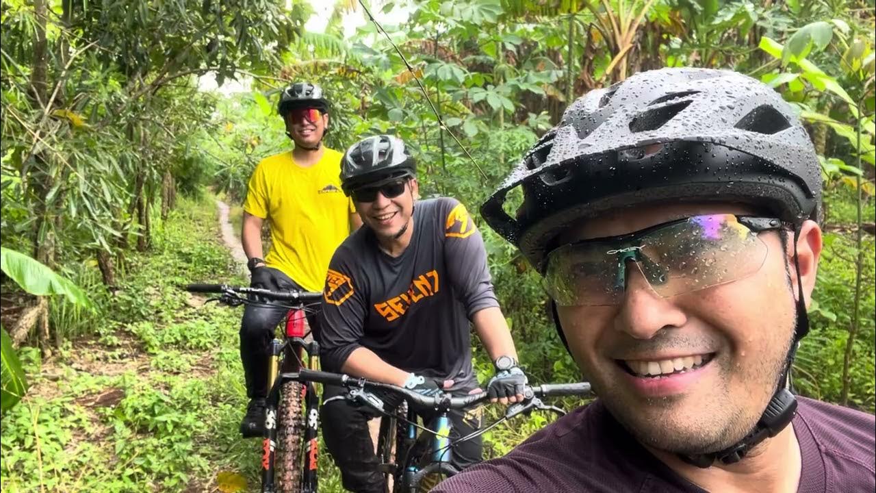 Gowes kehujanan makin seru - YouTube