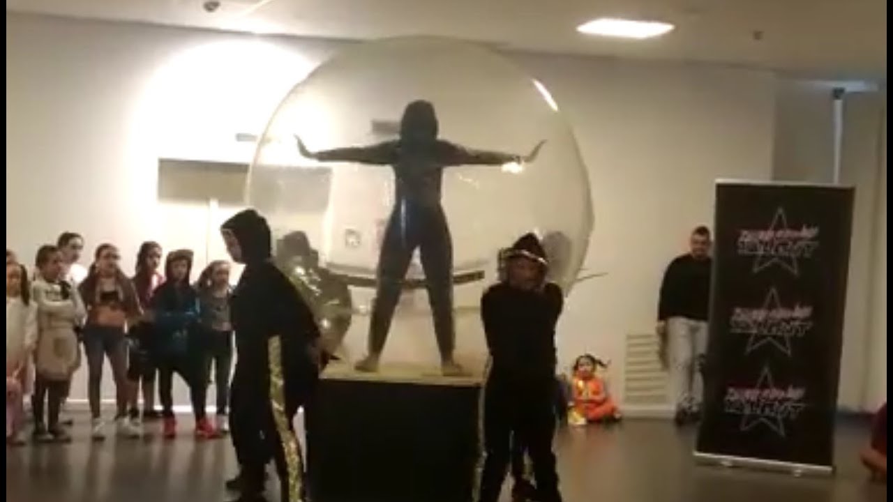 EGO *Dance with me* - YouTube