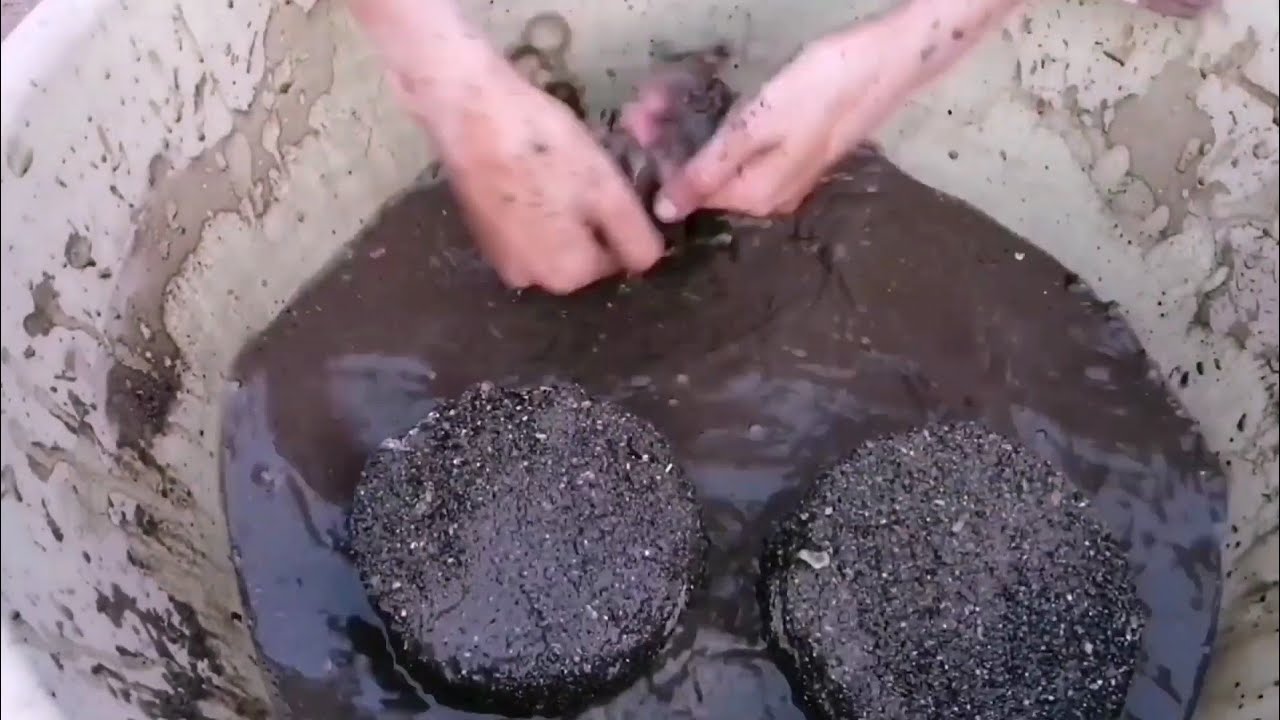 Black grainy water dipping crunchy liquid crumbling in water 💦💦 ...