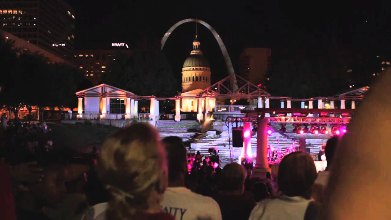 St. Louis: Nelly's live performance of "Dilemma" - YouTube