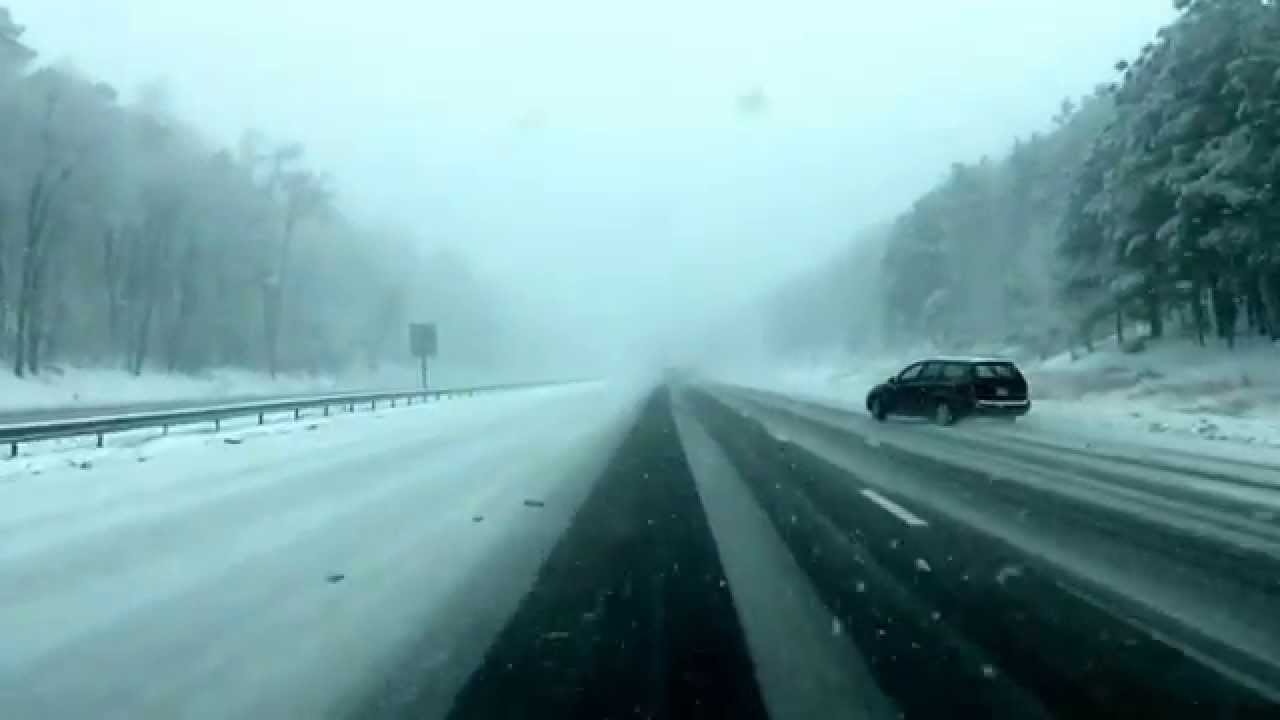 Crazy snow driving - YouTube