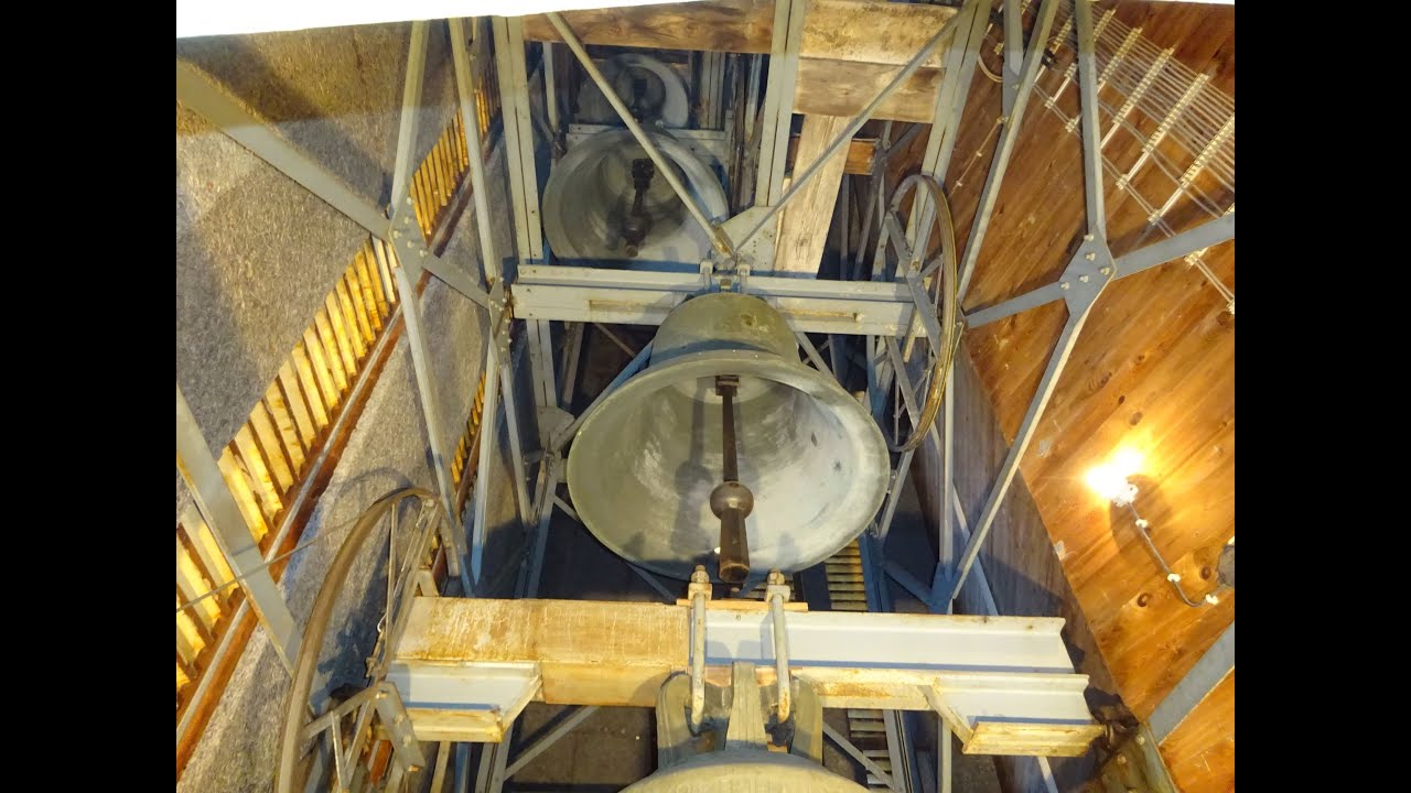 Füssen die Glocken der Kirche zu den Acht Seeligkeiten - YouTube