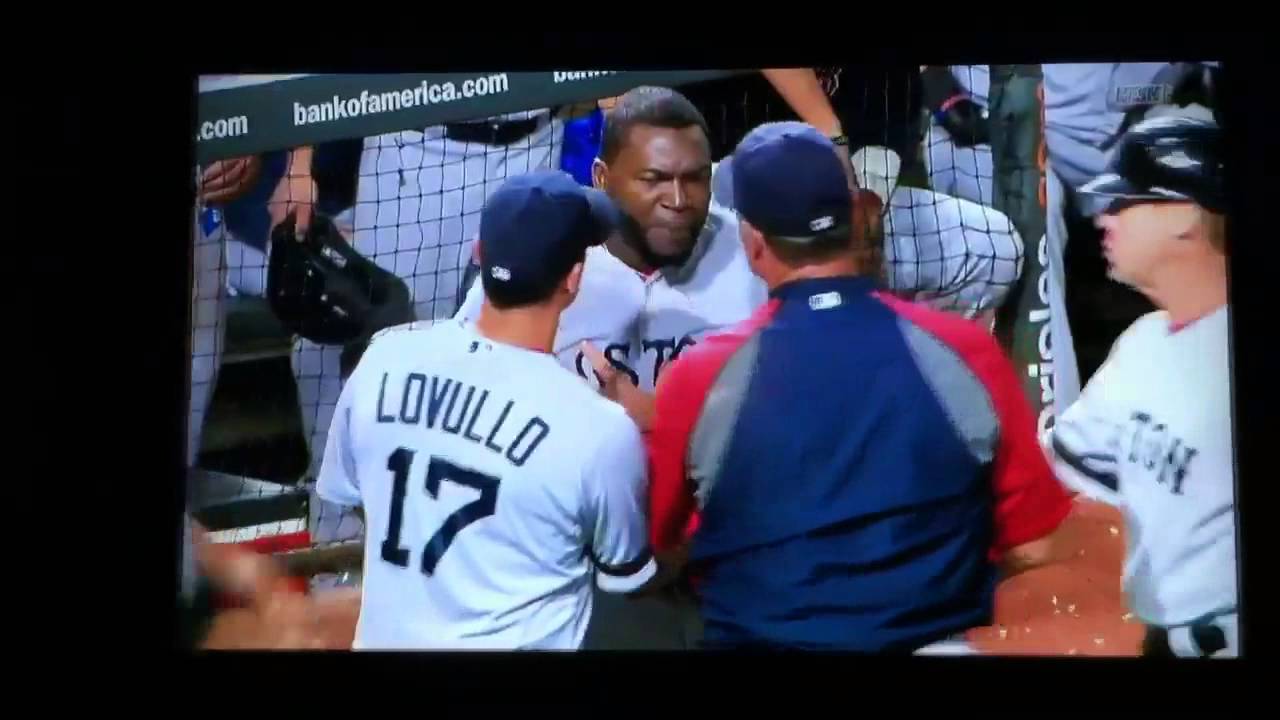 Big Papi destroys bullpen phone - YouTube