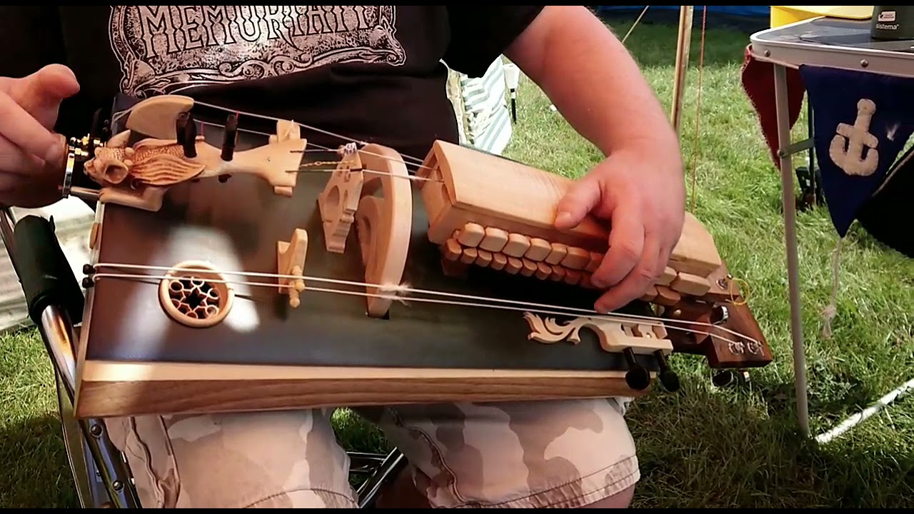 A quick play on a Mousnier Olivette Hurdy Gurdy - YouTube