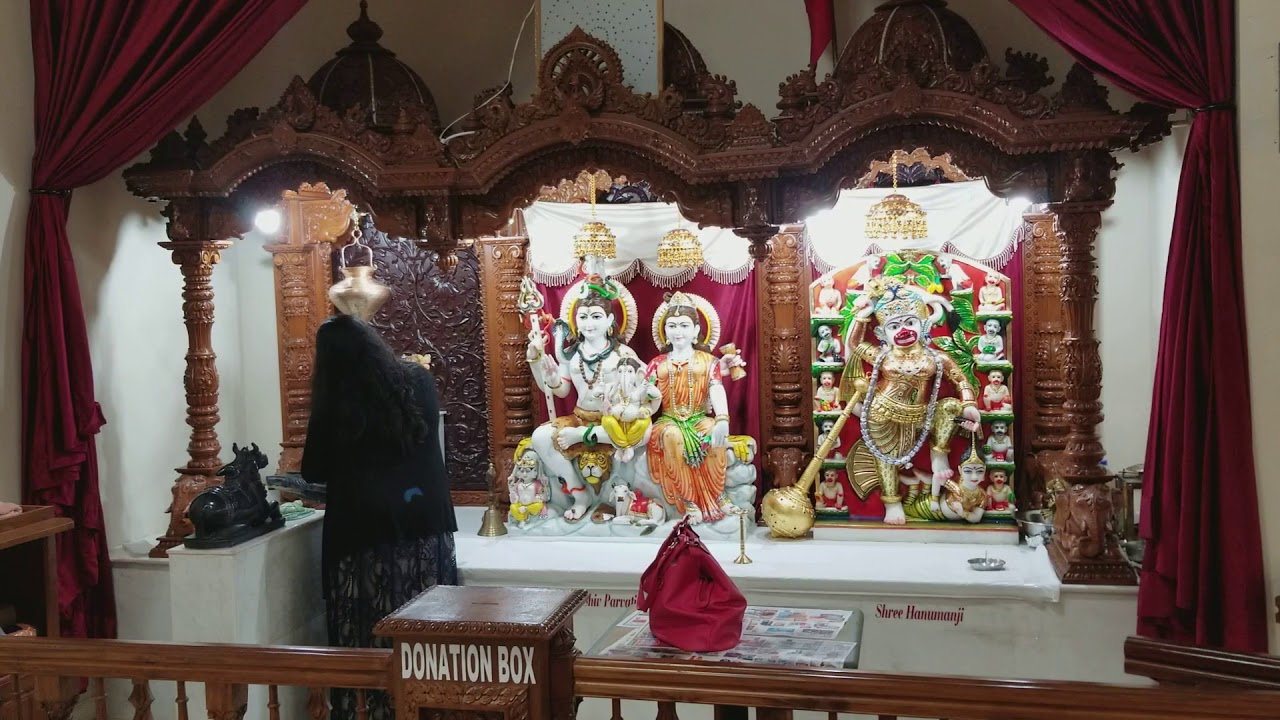 Louisville swaminarayan temple on holi - YouTube