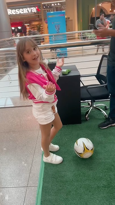 Desafio no shopping com a Clarinha - YouTube