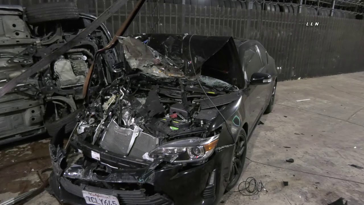 Car Crashes Through Gate At Pawn Shop / South LA 3.6.20 - YouTube