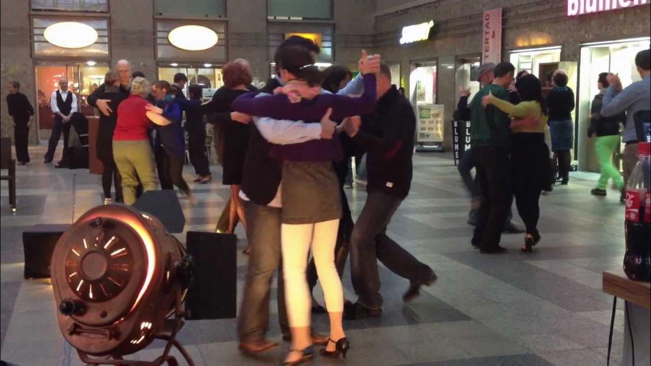 Estación Tango - Intango im Hauptbahnhof Karlsruhe 2013 - YouTube