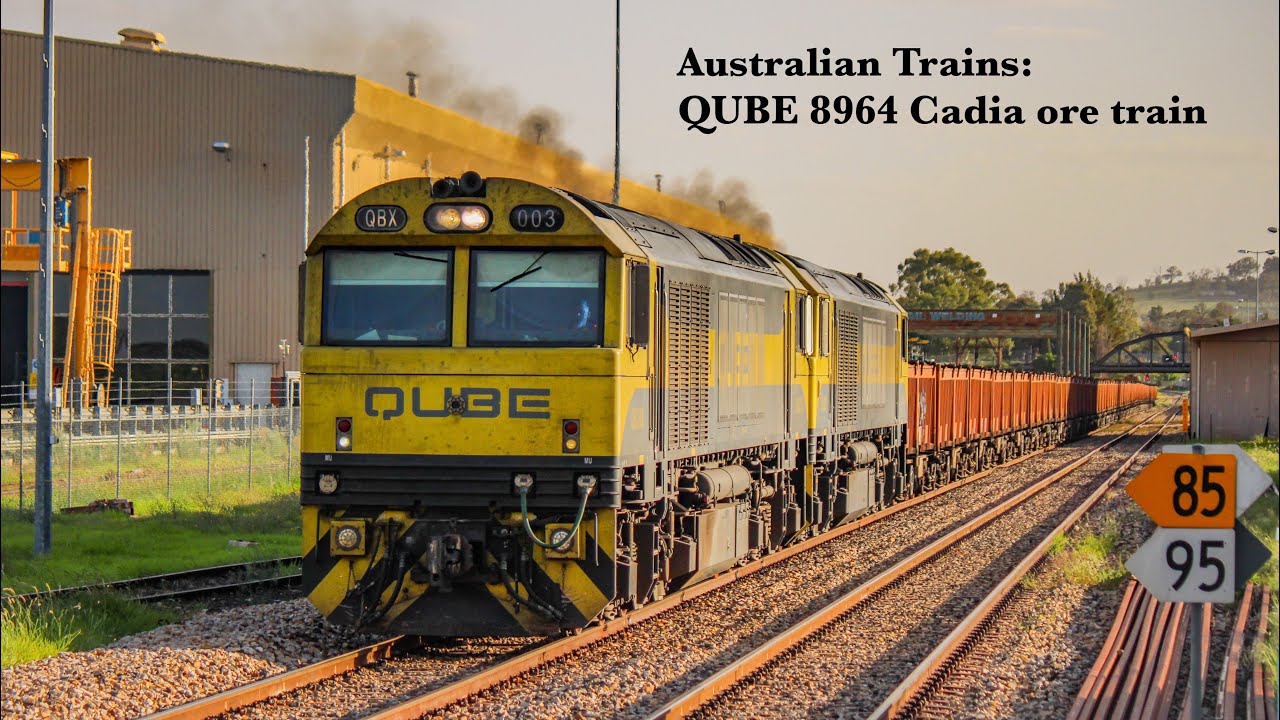 Australian Trains. QUBE's 8964 Cadia ore train - YouTube