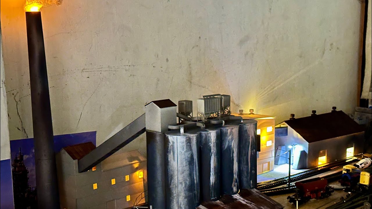 HO/OO cement works with working lights and motorized kiln. An ...