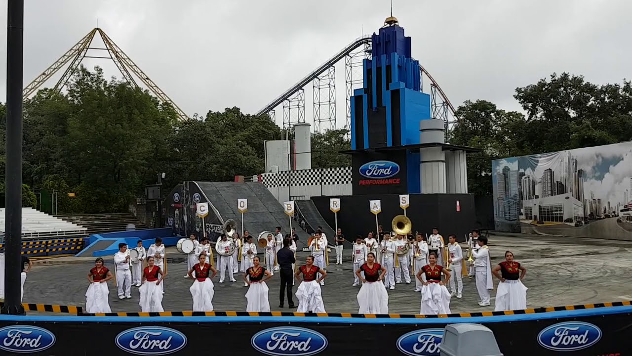 Cobras Marching Band en Six Flags México, Julio 2017 - YouTube