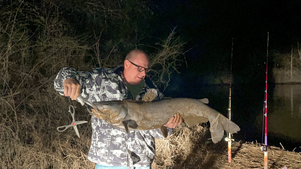 Neuse River bank fishing!! - YouTube