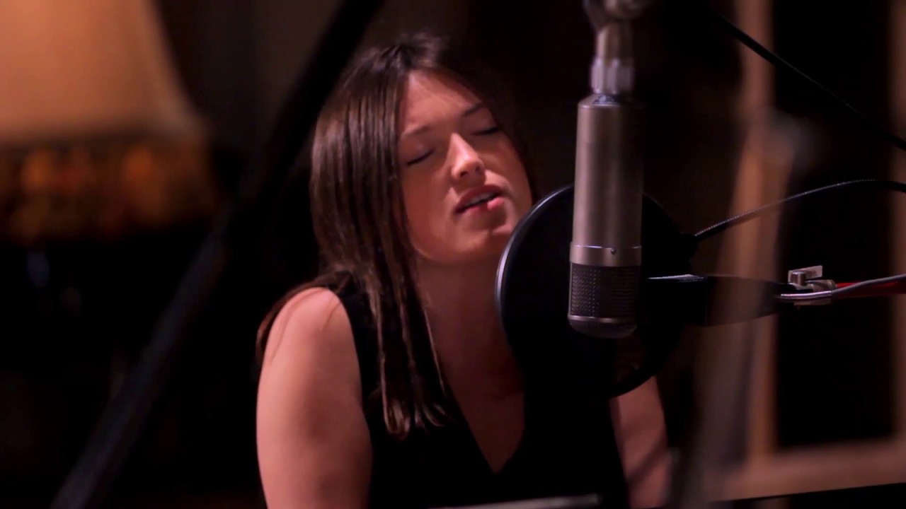 Mathilde Renault - Lucky Number [OFFICIAL VIDEO] - YouTube