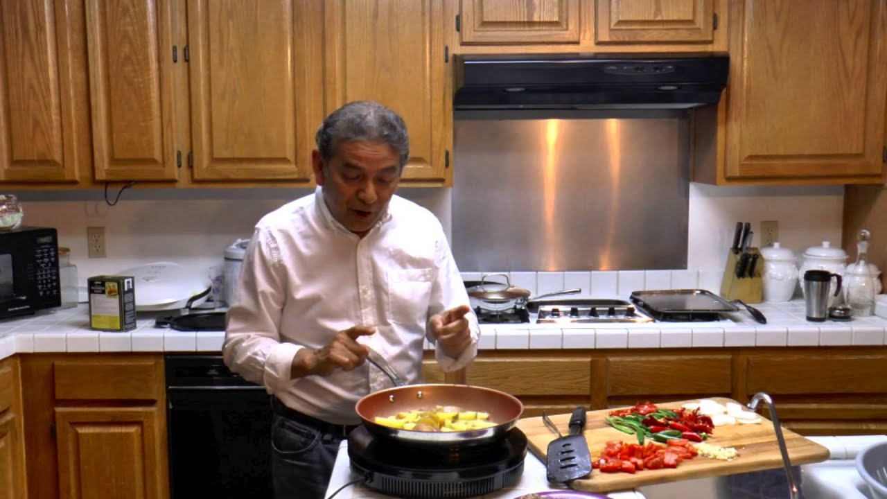 Cooking Meat and Potatoes Carne con Papas) - YouTube