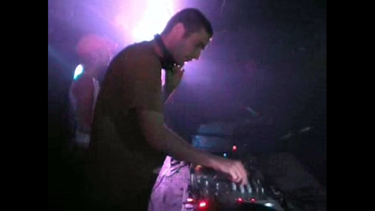Popof from Heretik - Mix @ Batofar - 16/10/2004 - YouTube