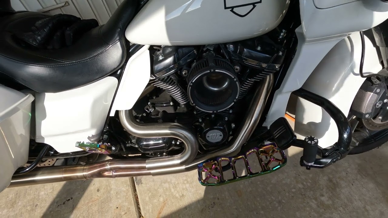 Milwaukee 8 with a Cycle Rama 482 cam 124 kit - YouTube