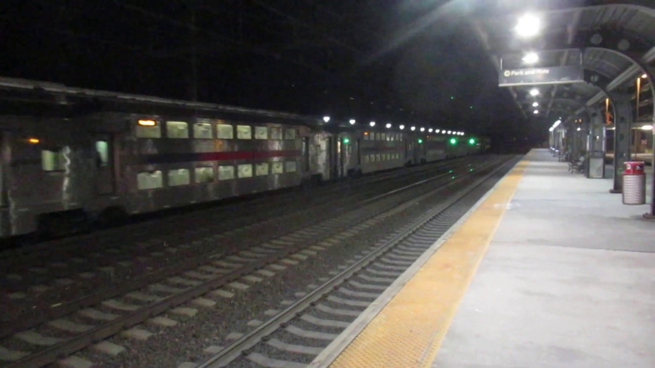 NJ Transit 3875 & Amtrak Keystone #656 at Hamilton - YouTube