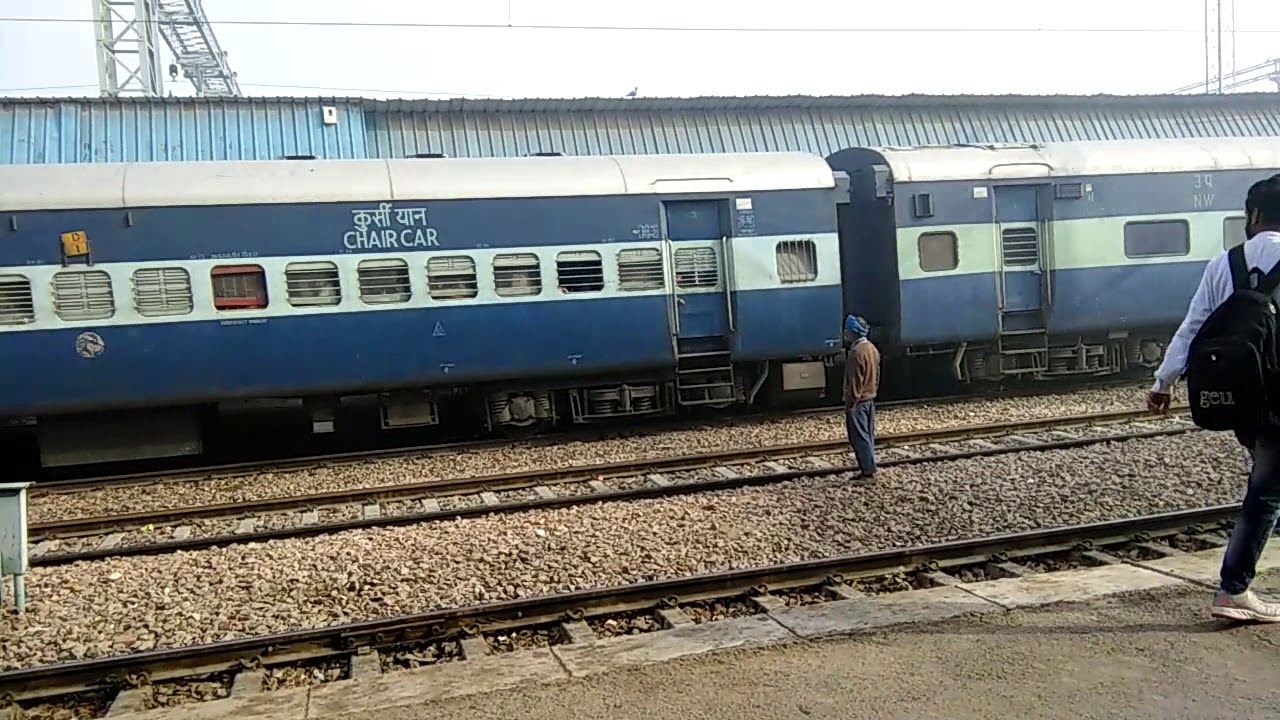 16031 andaman express aariving at jakhal jn - YouTube