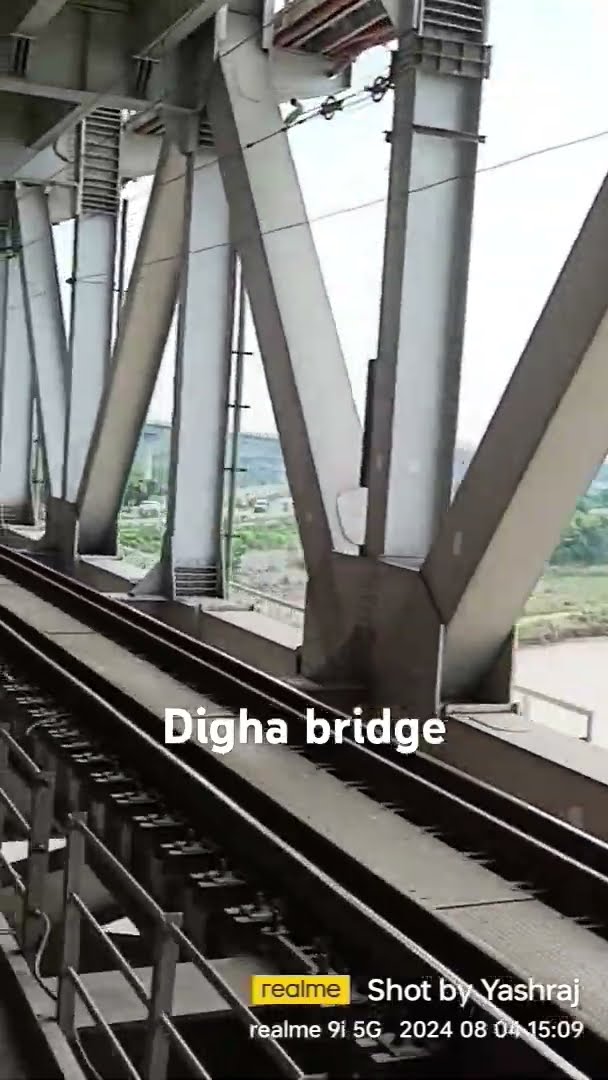 train crossing digha bridge and entering in patna #indianrailways - YouTube