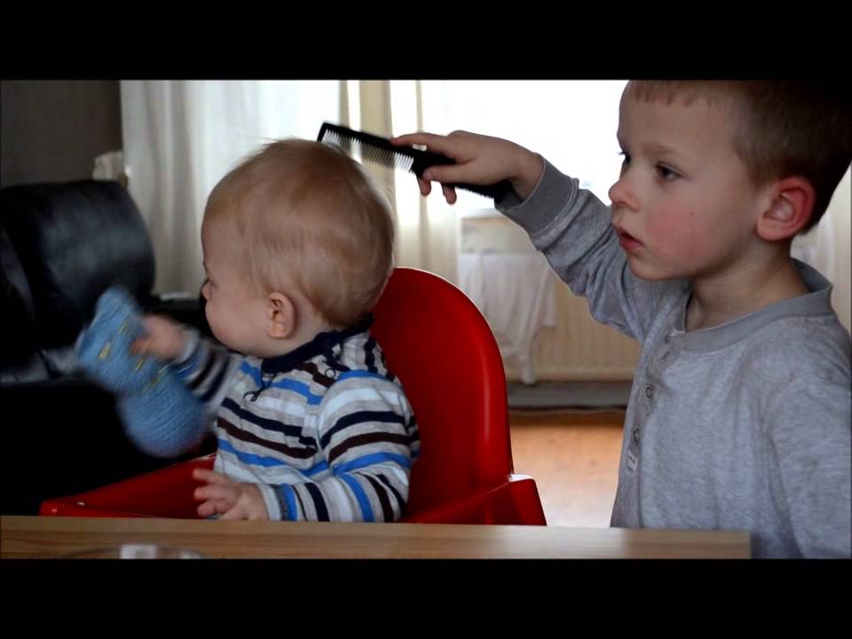 Brian bij de kapper - YouTube